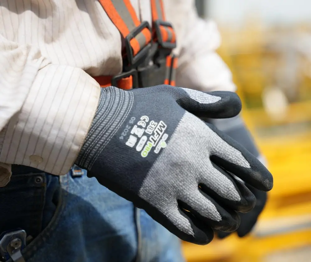 Best Chemical Resistant Gloves: Nitrile Vs. Latex Vs. Neoprene